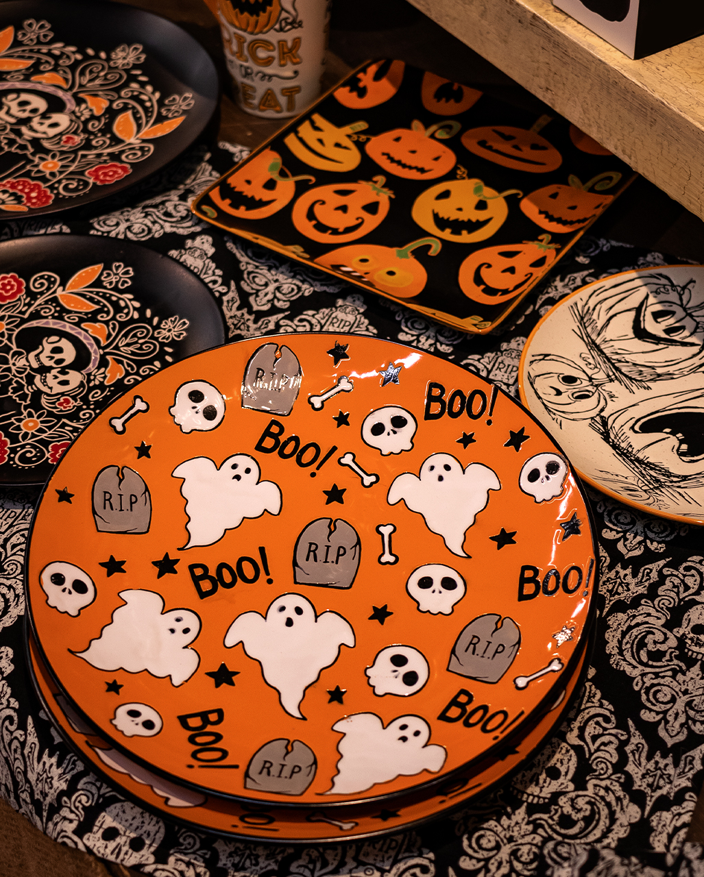 Ghost Graveyard Halloween Plate 20cm | Halloween table decoration ...